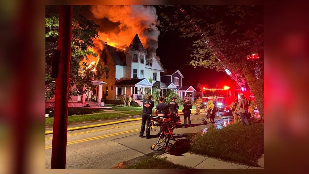 Massive flames, smoke fill sky as firefighters battle vacant structure ...