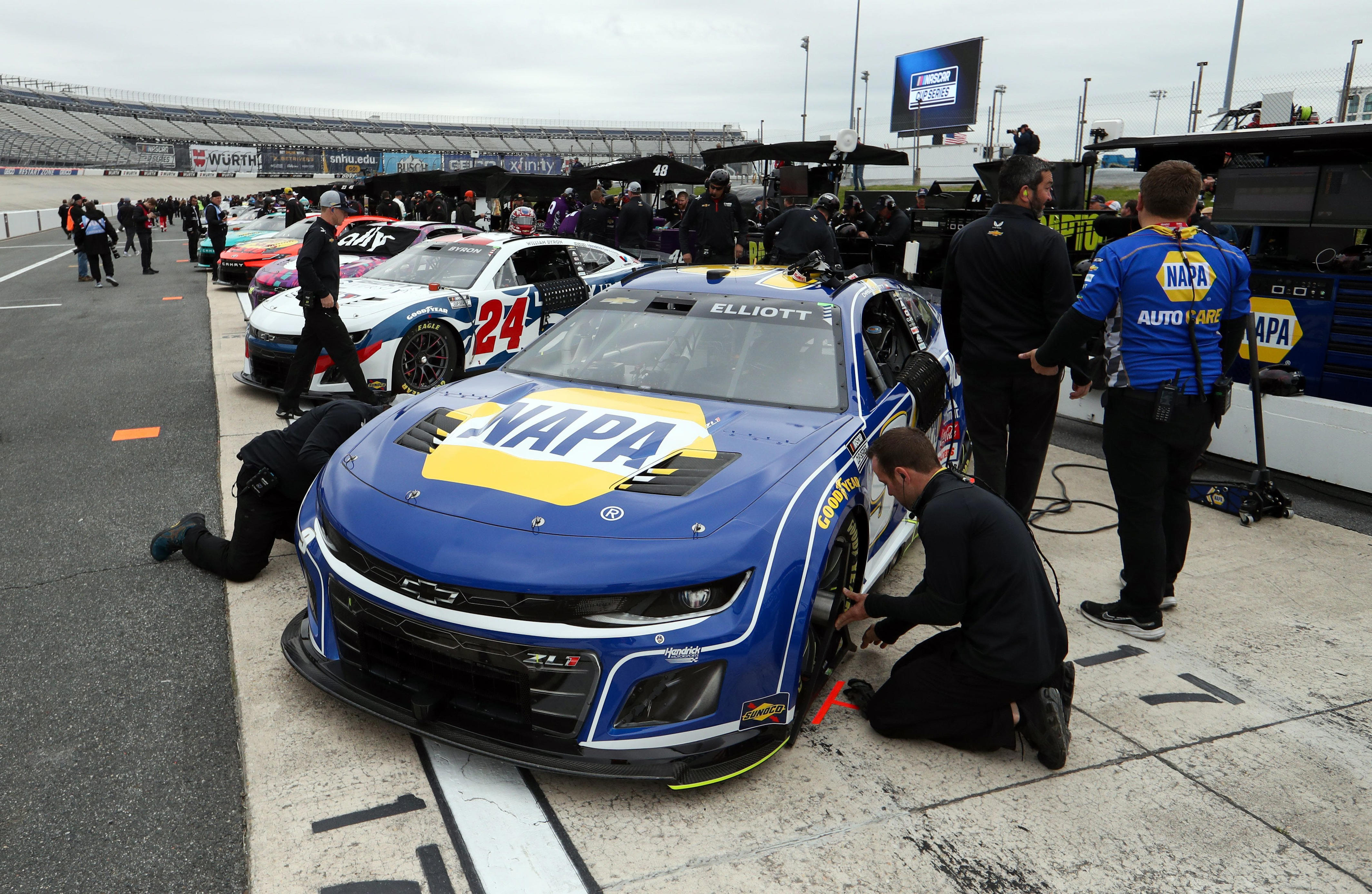 Ultimate first-time fan checklist for NASCAR Dover race
