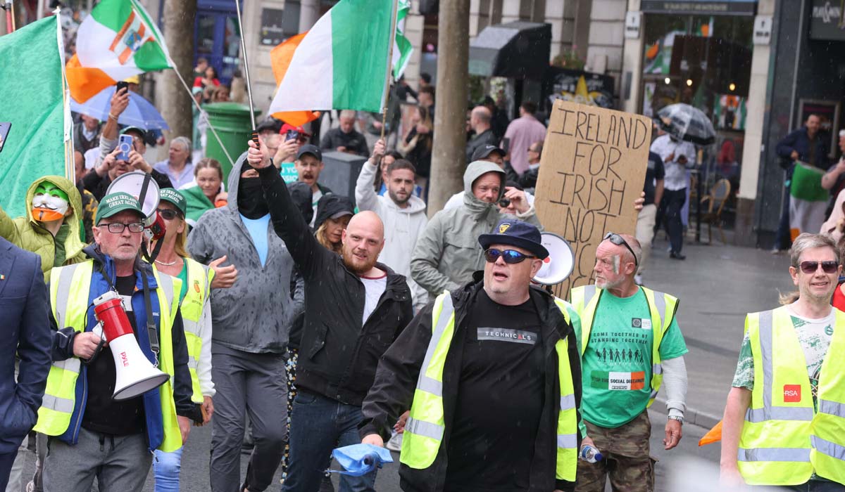 Thousands march in Dublin protests but Gardai keep rival groups apart