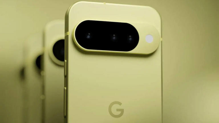 Google Pixel 10 vs Pixel 10 Pro: Price In India, Design, Camera, Specs ...