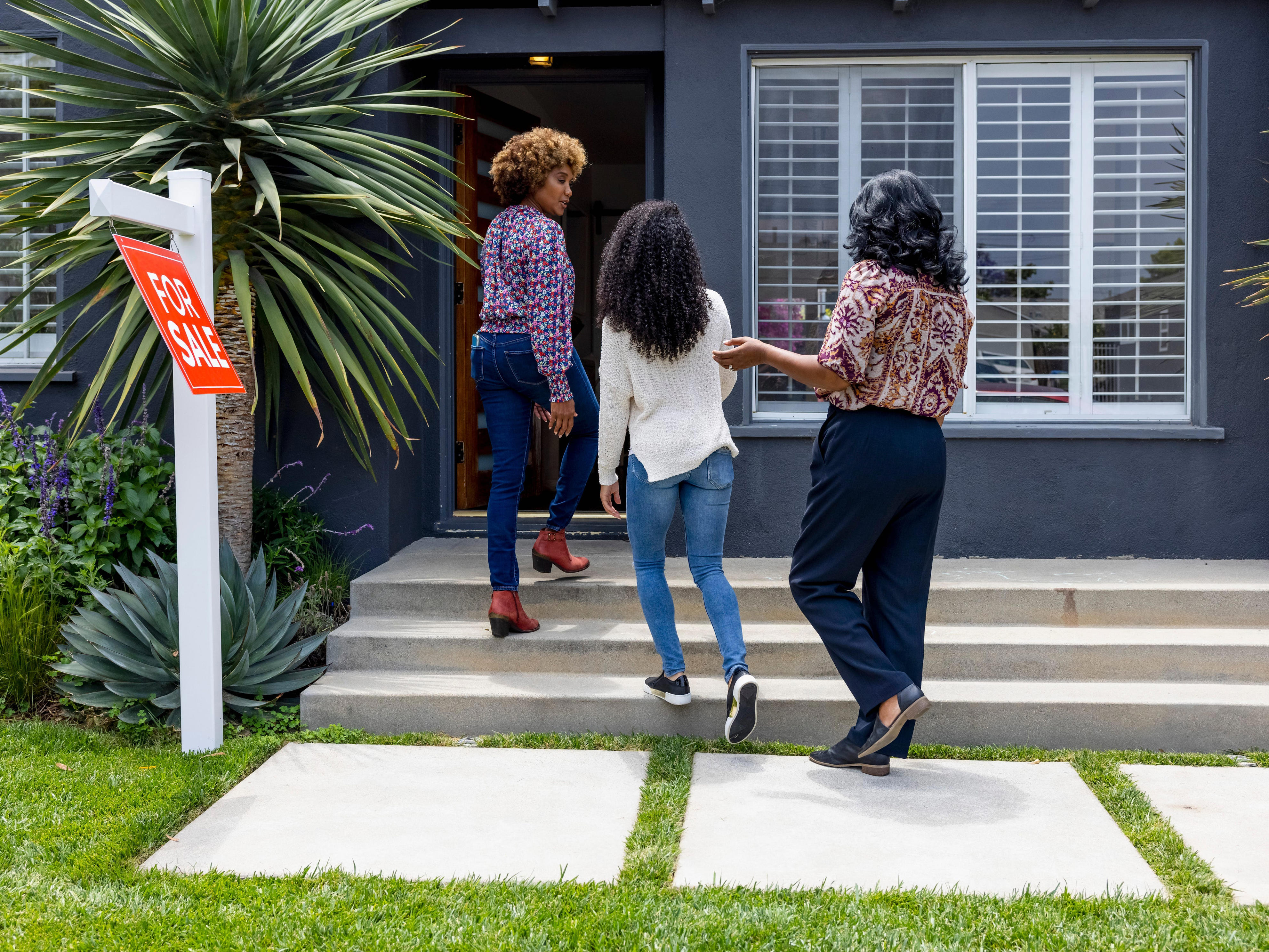 8 manager jobs you can get without a bachelor's degree, and how much ...