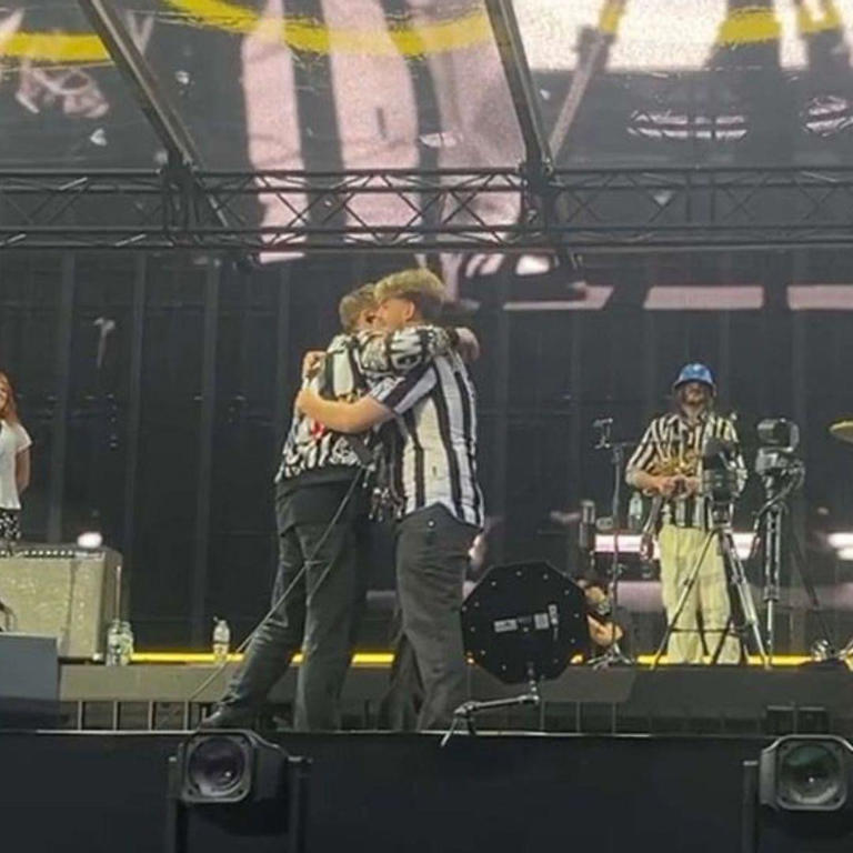 Lucky shirt moment: Insane Competitions winner takes to the stage with Sam Fender at St James' Park