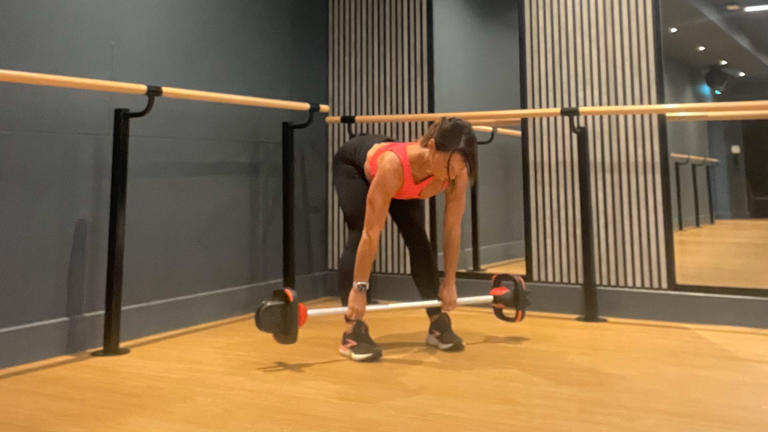 I'm a personal trainer — here's the 10-minute barbell routine I use to ...