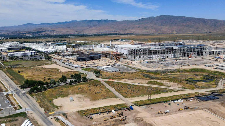 Has Micron's Boise factory construction fallen behind schedule? What we ...