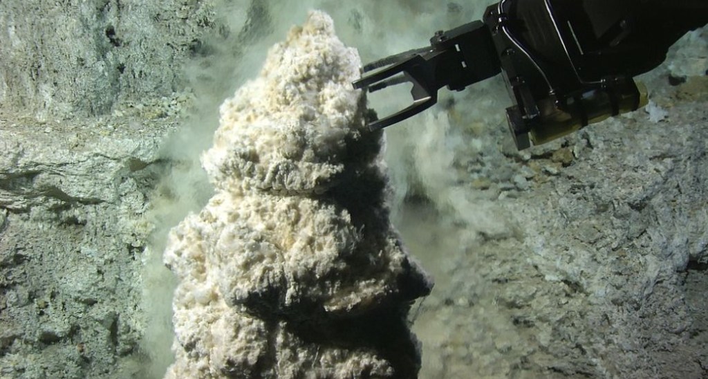 Ancient Lost City at the bottom of the ocean could hold the answers to ...