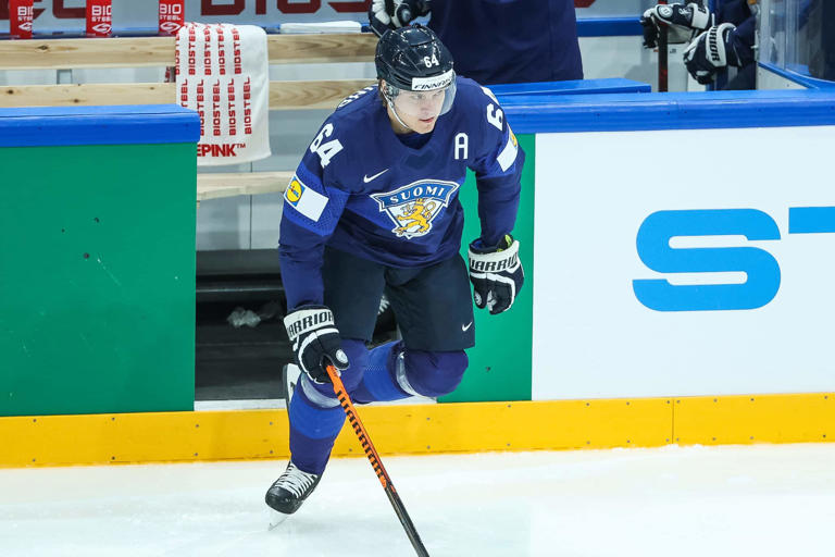 Kenyan women jockey for place at DJ turntables