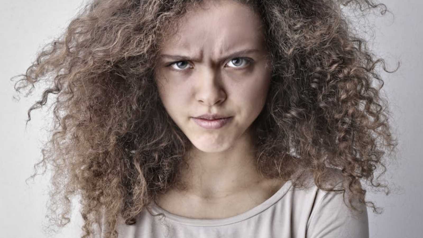 15 Red Flags That Reveal You’re Dealing With a Sociopath, According to ...