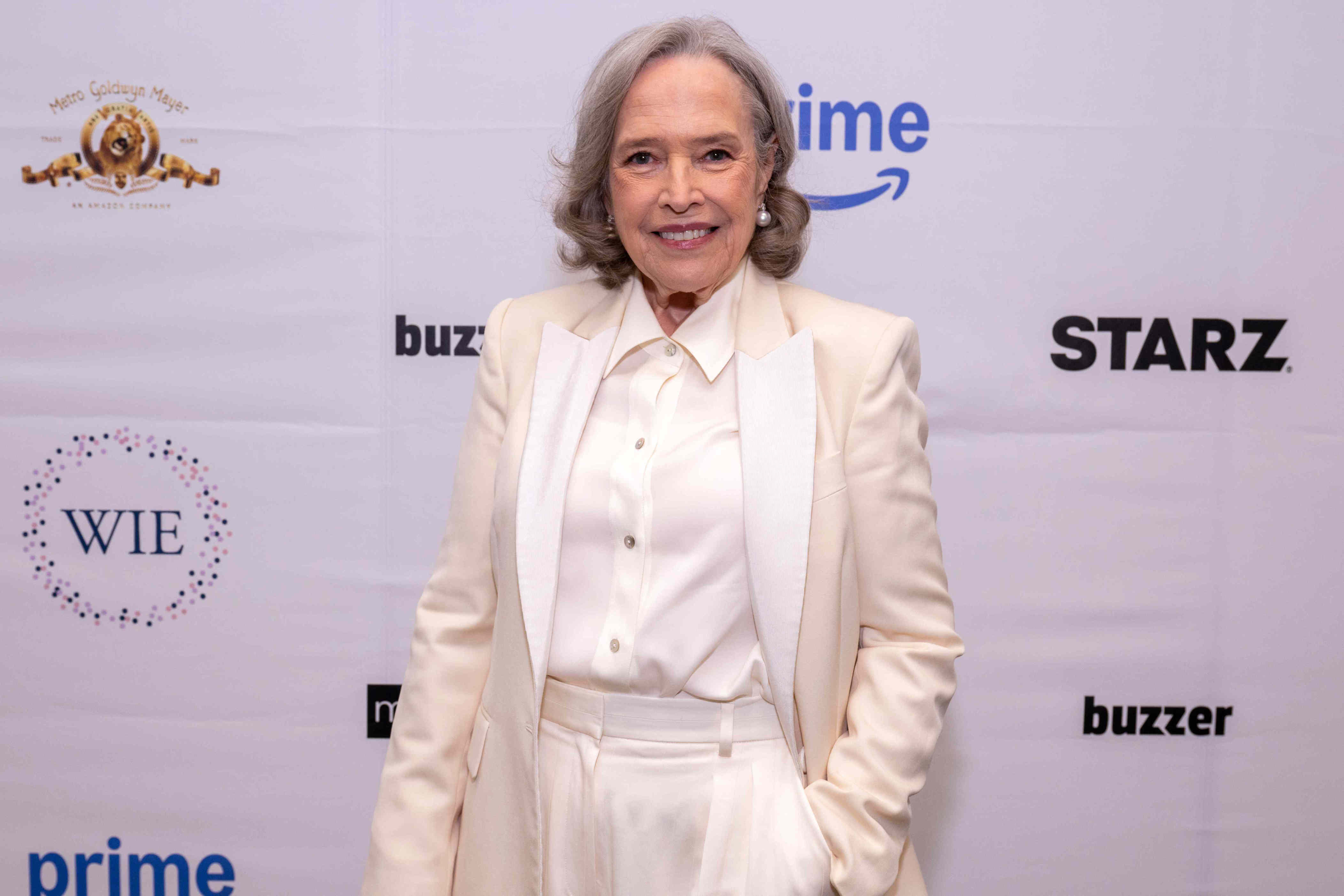 Kathy Bates’ Trendy Wide-Leg Trousers Remind Us of These $34 Amazon ...