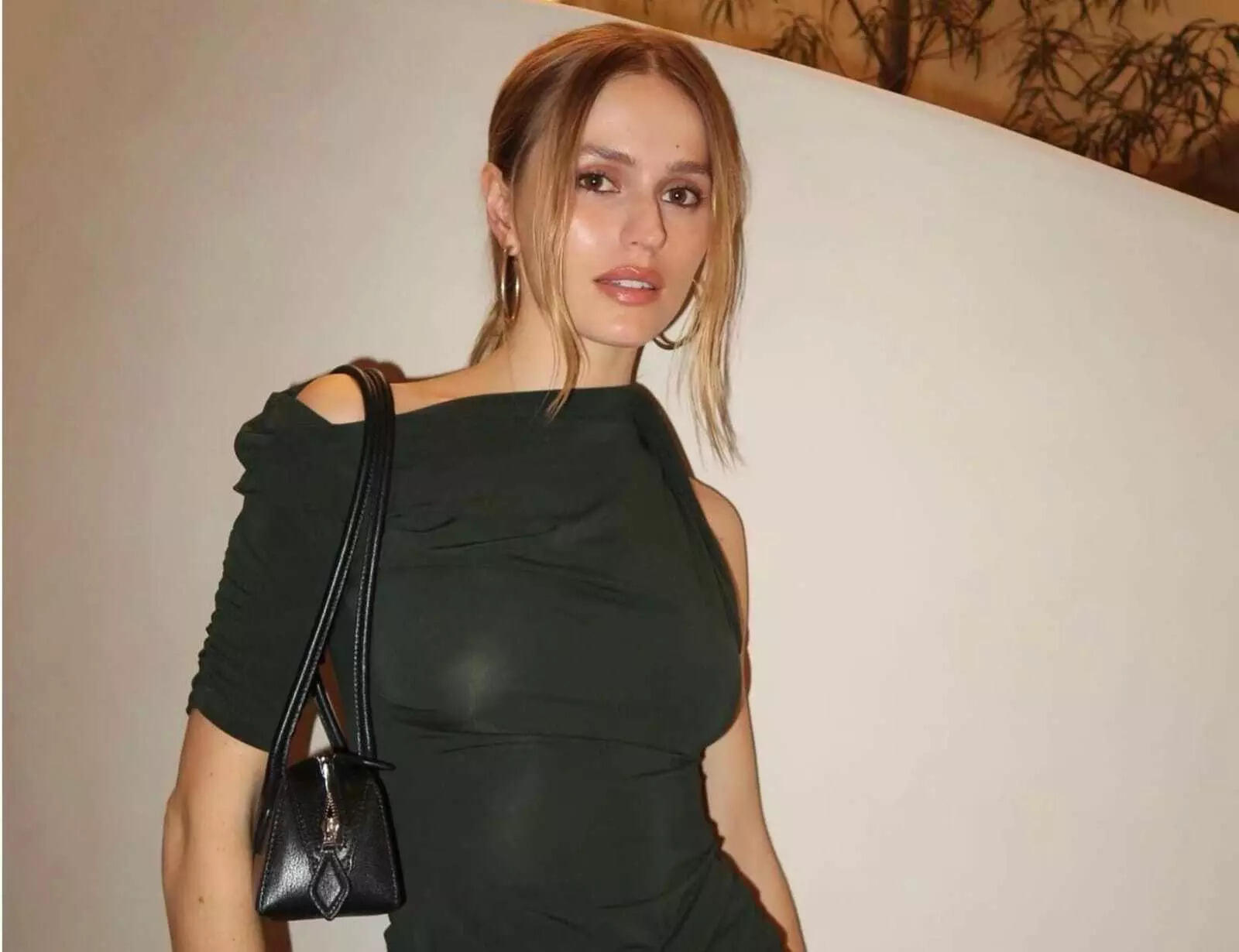 As Aaron Rodgers hides his wife, his ex-girlfriend Mallory Edens grabs ...