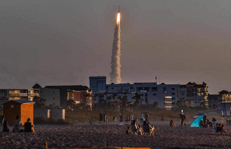 Elon Musk's SpaceX will help Amazon launch competitor Kuiper satellites ...