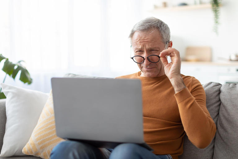 How to spot the early signs of a cataract