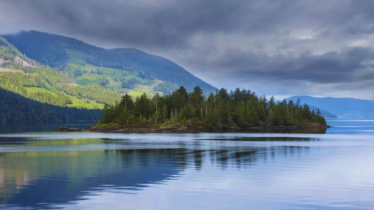 9 tiny islands in the world that can be explored in minutes