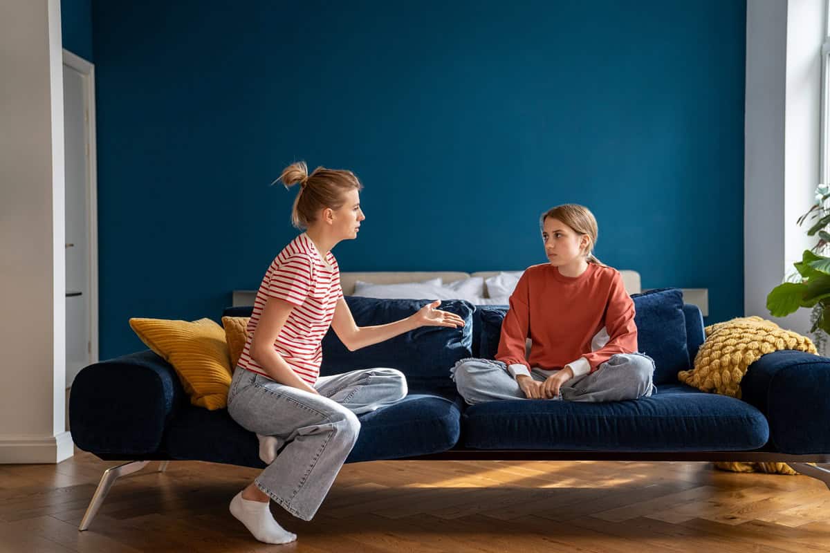 10 Phrases Toxic Parents Use When They Want to Stay In Control
