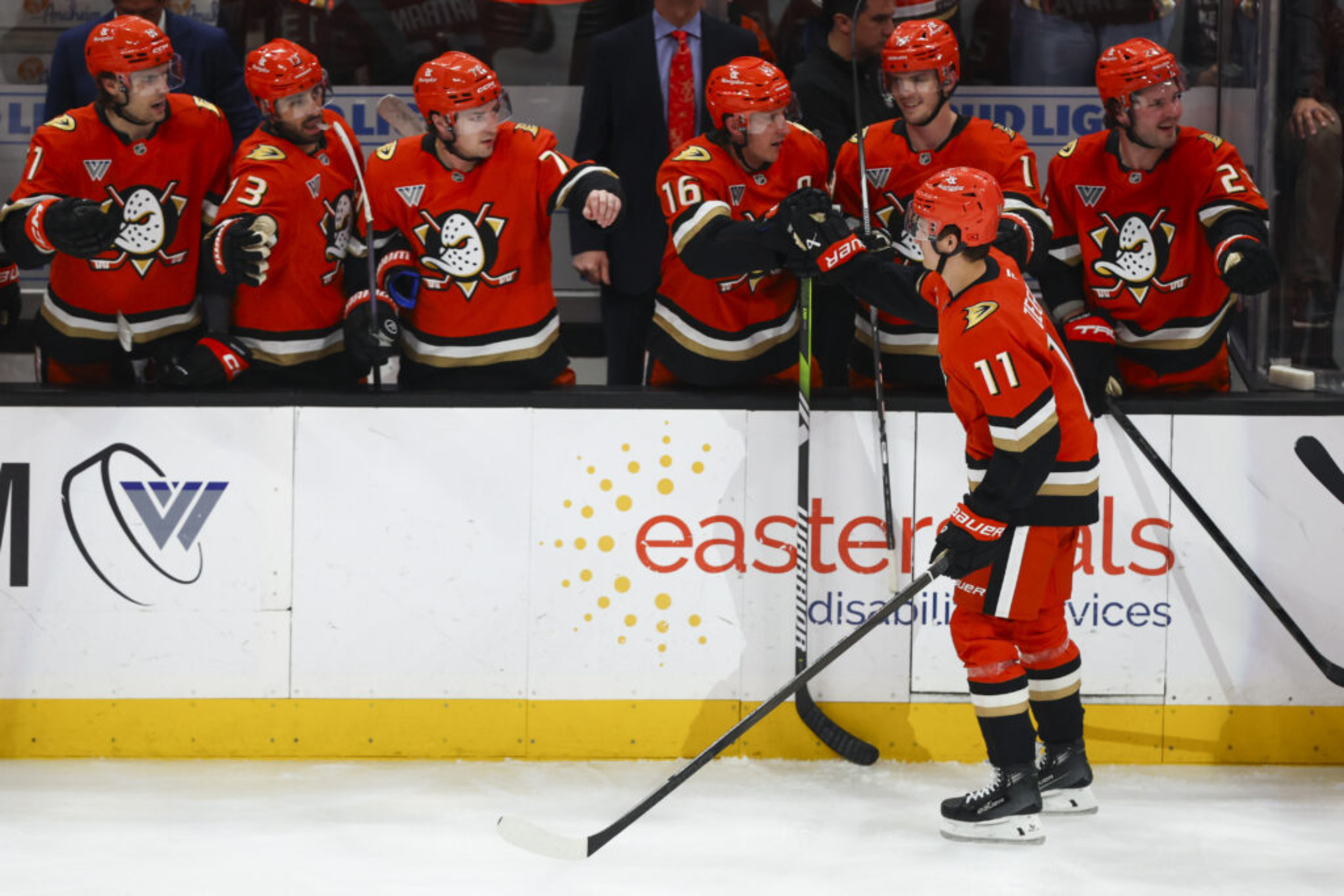 Anaheim Ducks Trade Star Centre