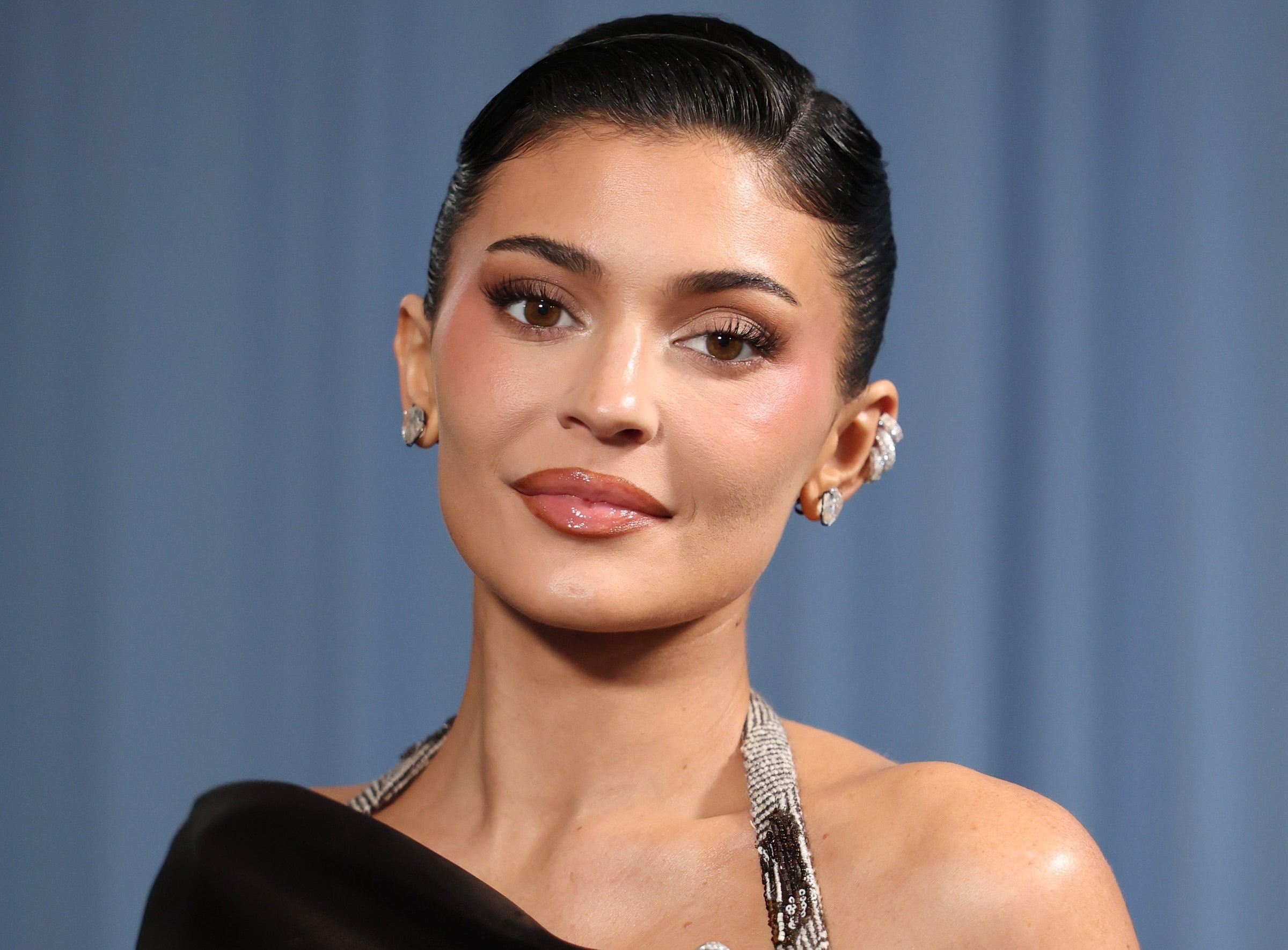 Kylie Jenner's Chrome Dagger Nails Are No Joke