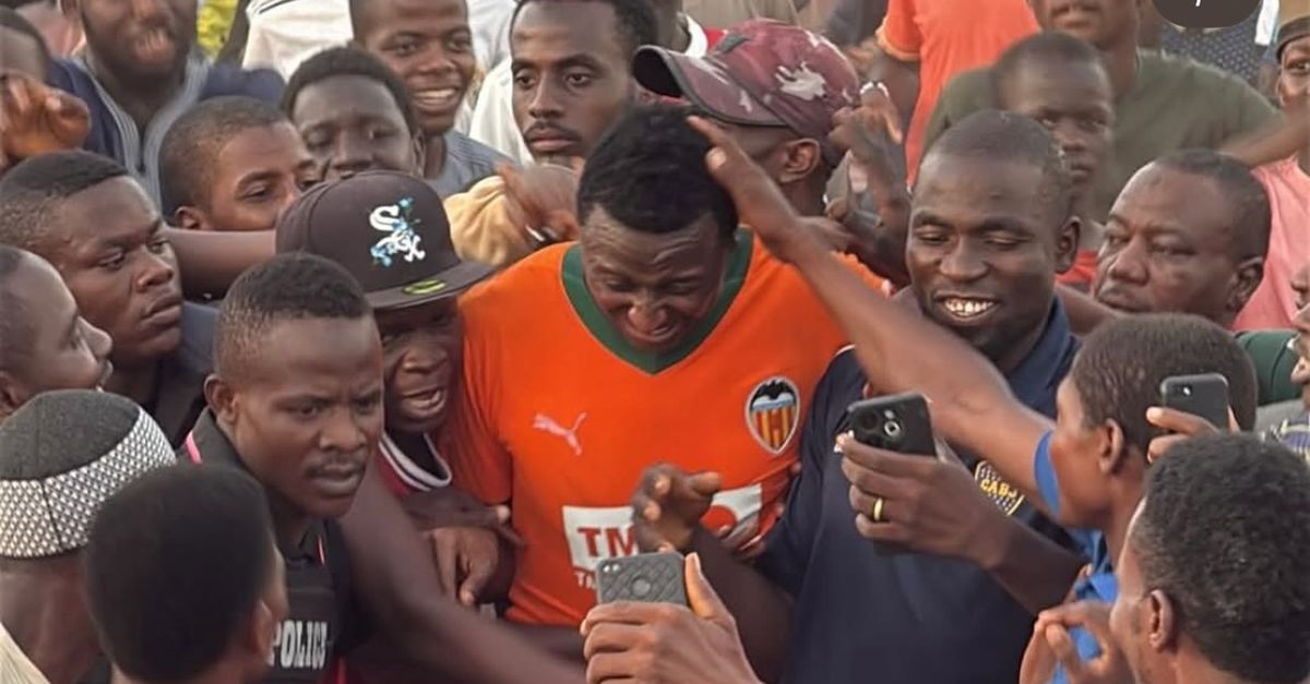 L’ex Roma Umar Sadiq torna in Nigeria: virale il video dell’accoglienza ...