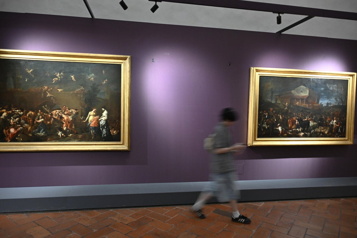 Florence gallery slams selfie-taking tourists after historic painting ...