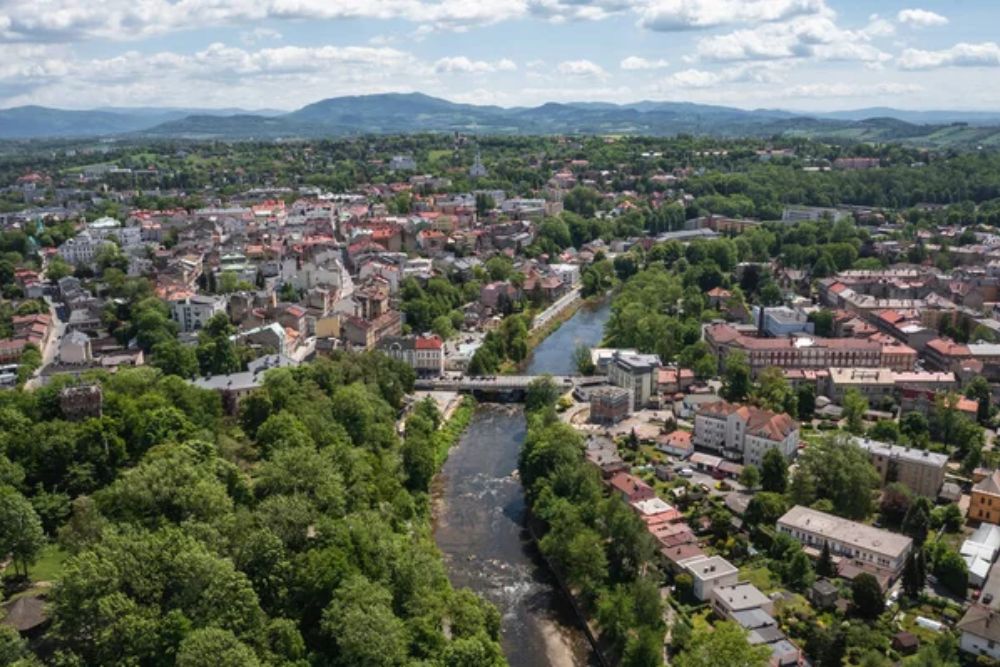 16 Border Towns Where Two Cultures Meet