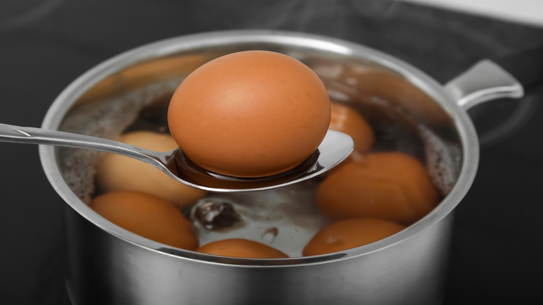 11 Mistakes Everyone Makes When Peeling Hard-Boiled Eggs