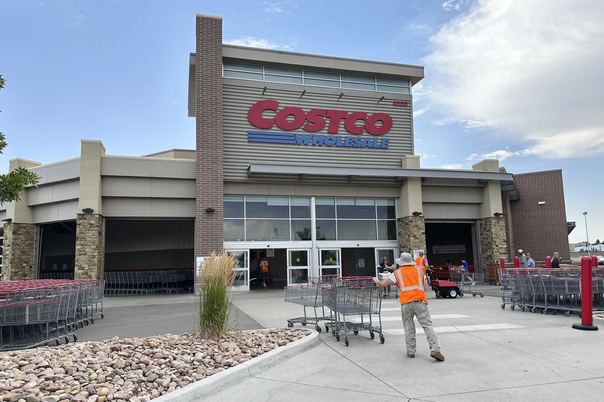 Costco’s store hours are changing. Here’s how it could impact your shopping