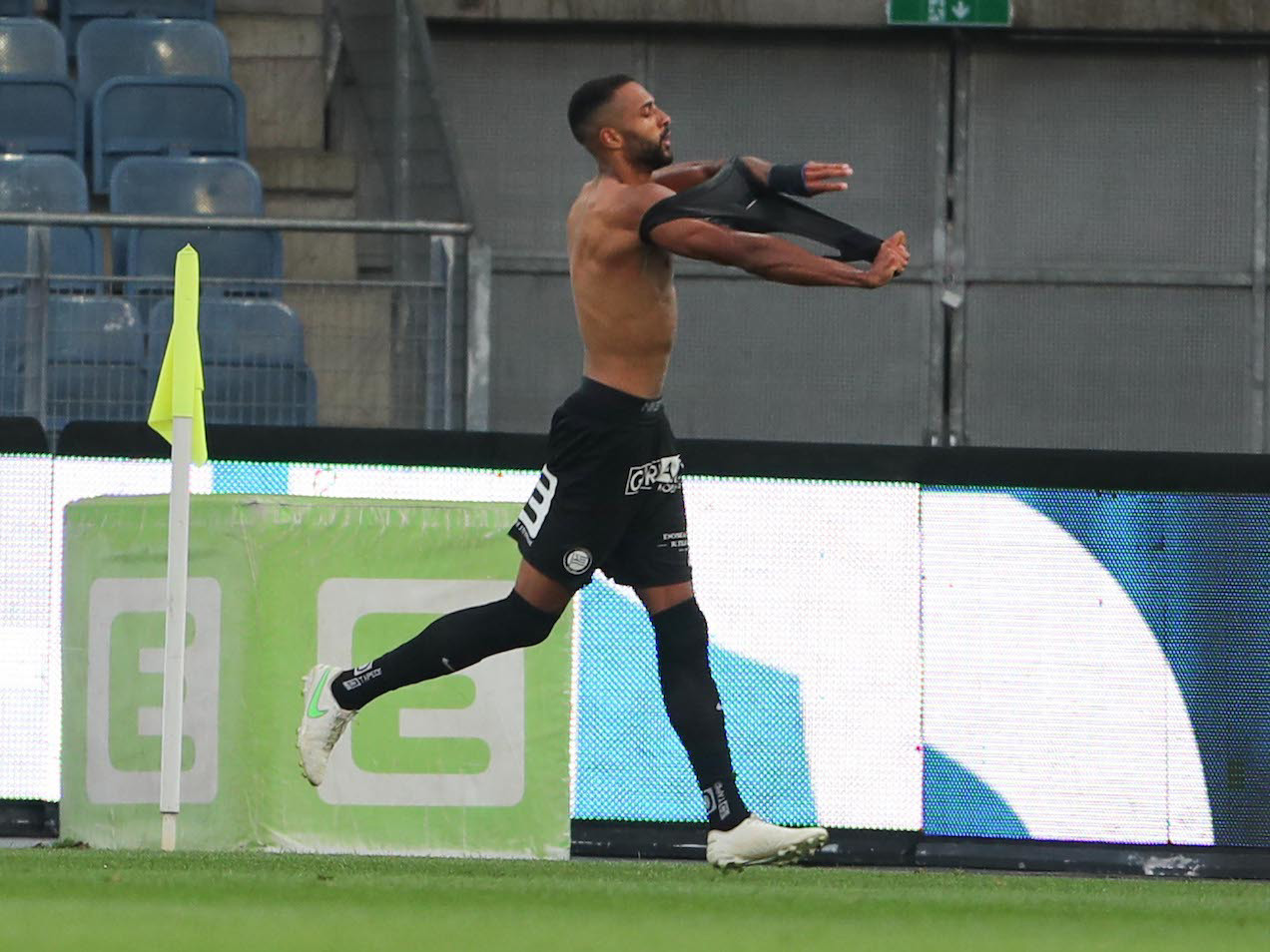 Ex-SK Sturm Graz-Abwehrchef Gregory Wüthrich ist wieder daheim Ex-SK Sturm Graz-Abwehrchef Gregory Wüthrich ist wieder daheim