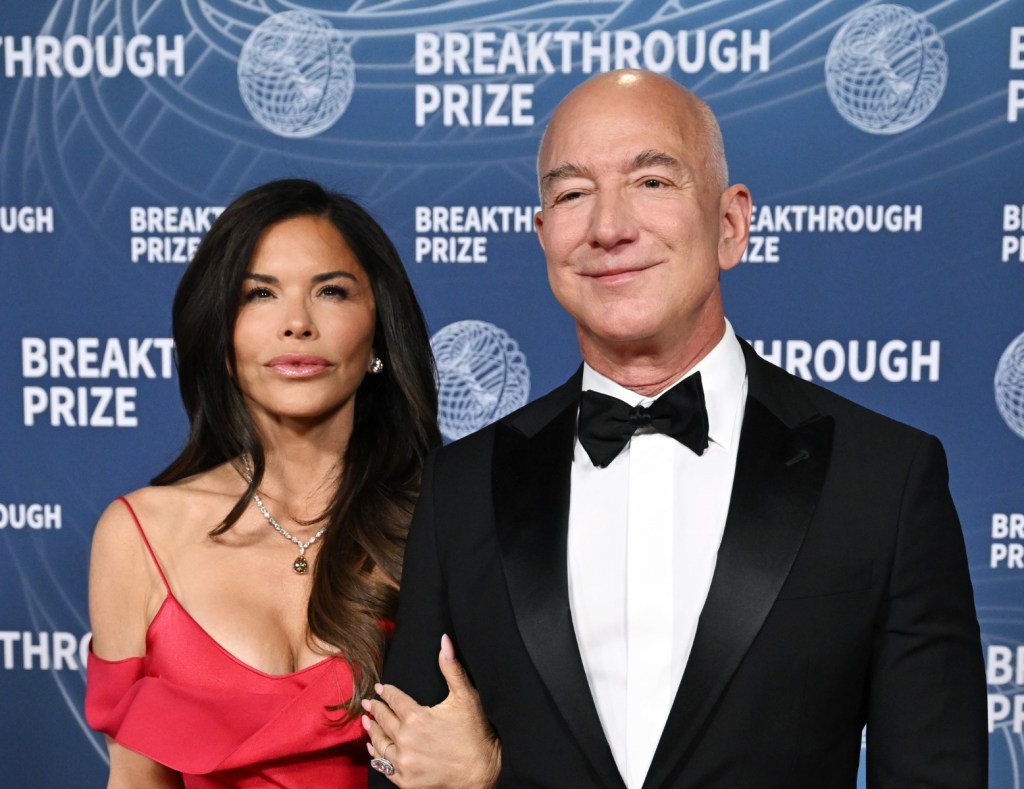 Jeff Bezos & Lauren Sanchez's 'Tension-Filled' Wedding Moves Location ...