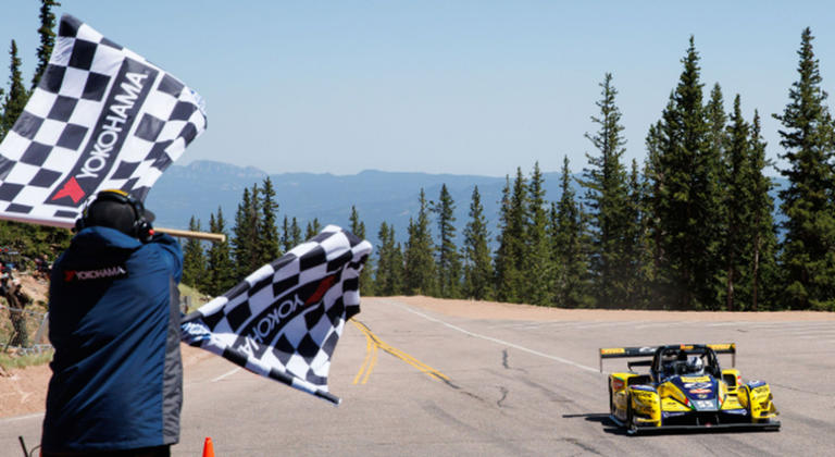 Faggioli vince la Pikes Peak battendo la Super Mustang Mach-E di Dumas ...