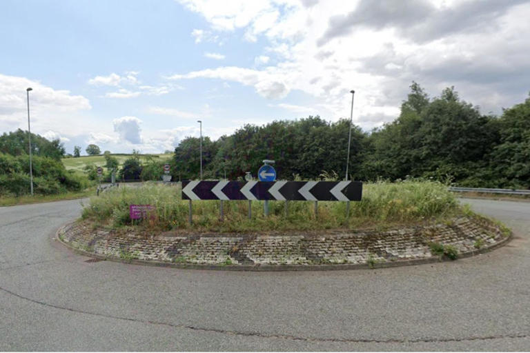 Dash cam plea after cyclist 'knocked off' bike by car which 'failed to ...