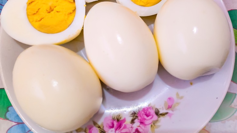 11 Mistakes Everyone Makes When Peeling Hard-Boiled Eggs