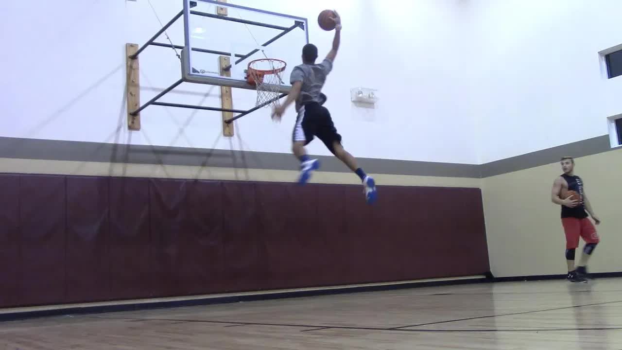Epic Basketball Dunk Game: Friends Playing at the Gym