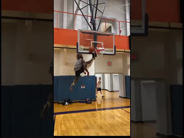 Crazy basketball alley oop dunk