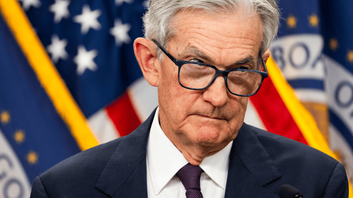 Trump criticizes Powell's stance on rates, says it is a 'lose-lose'