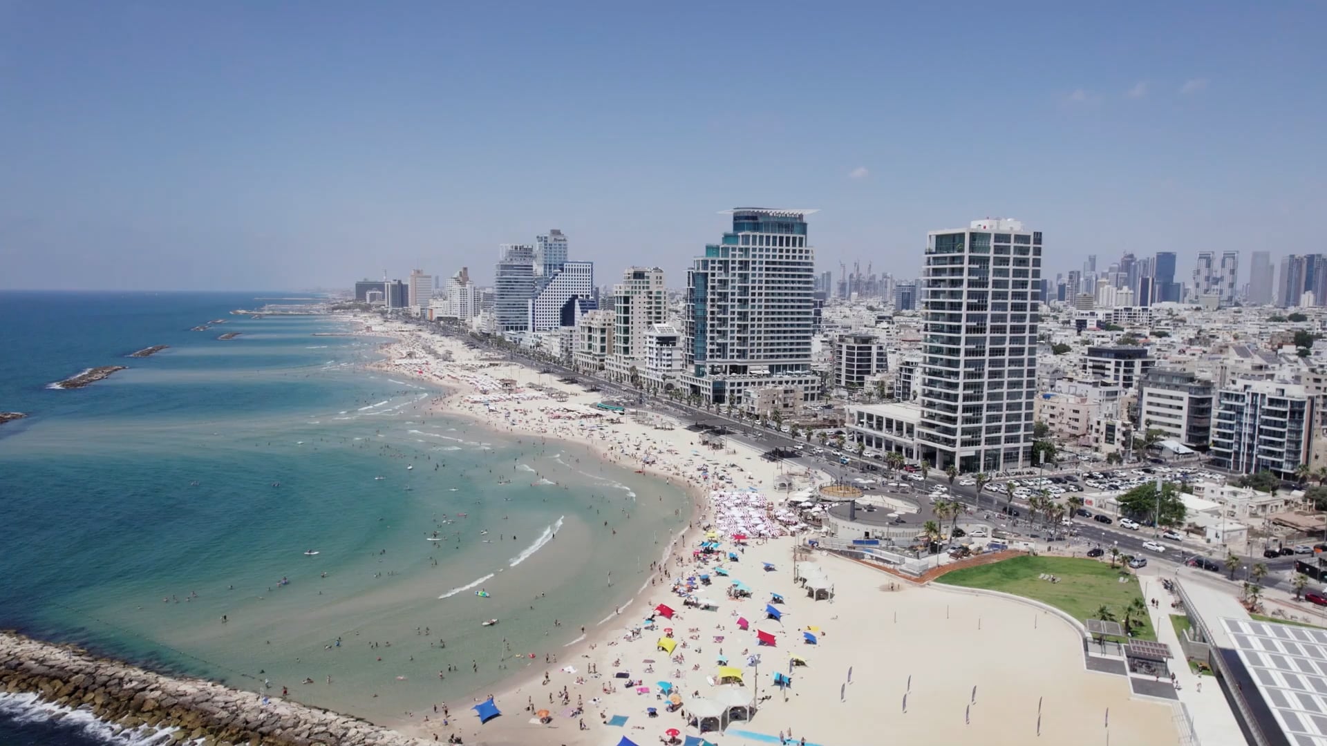 Lo skyline di Tel Aviv: il viaggio costiero in drone dall'antica Giaffa ai giorni nostri