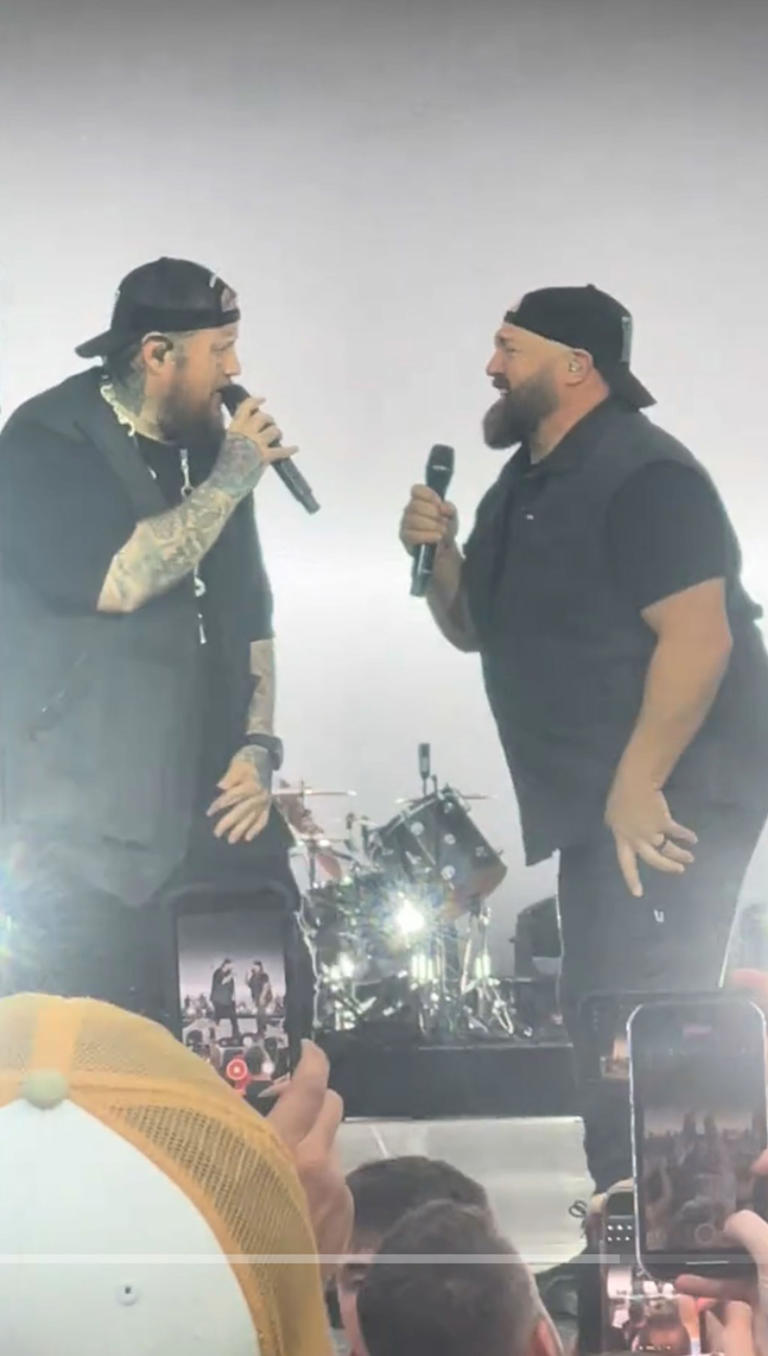 Kevin James joins Jelly Roll onstage for surprise performance after ...