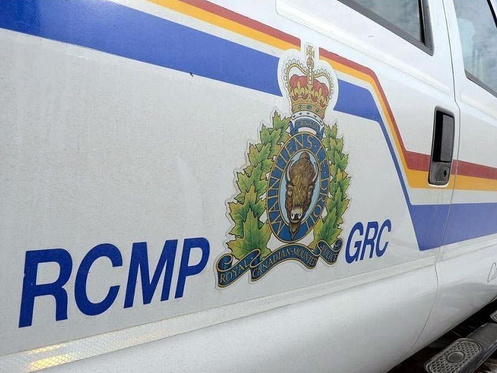 Girl, 17, dies in collision between pickup and semi-truck near Mundare