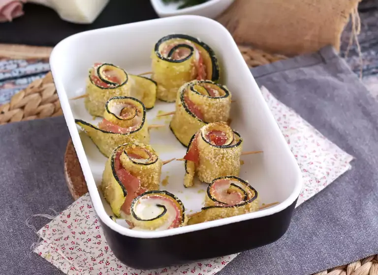 Baked zucchini rolls with ham and cheese!