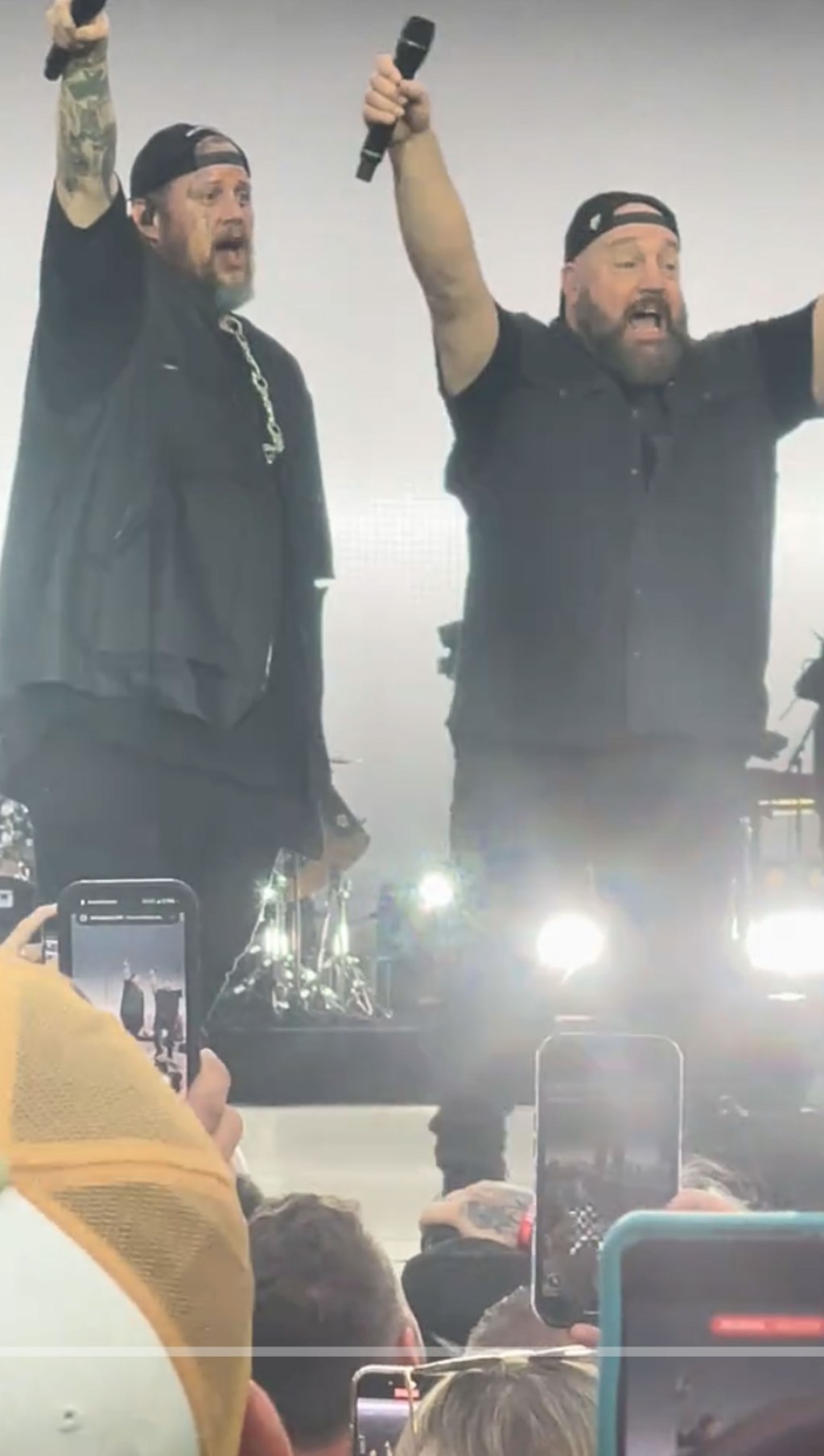 Kevin James joins Jelly Roll onstage for surprise performance after ...