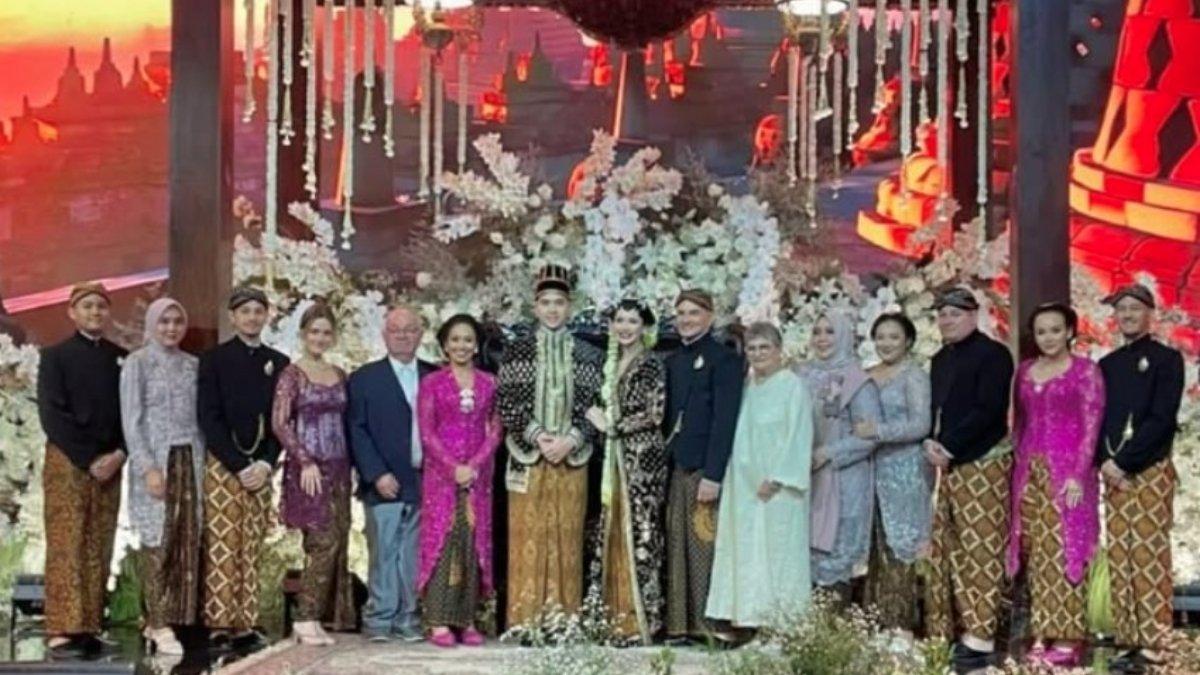 Potret Ayah Tiri Alyssa Daguise,Turut Hadir di Pernikahan Al Ghazali ...