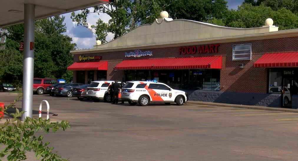 Man stabbed during fight at Texaco gas station in Jackson