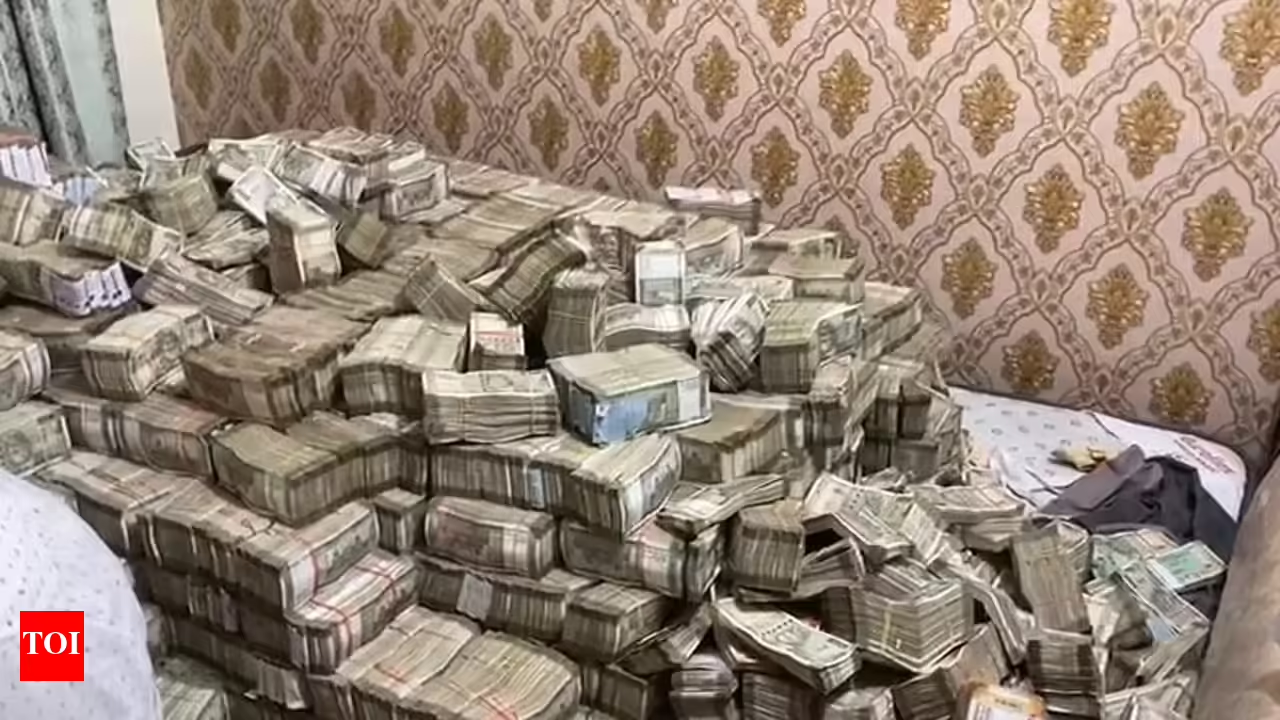 Snoopgate: Phone tapping probe unearths Rs 70L cash seizure; link to ...