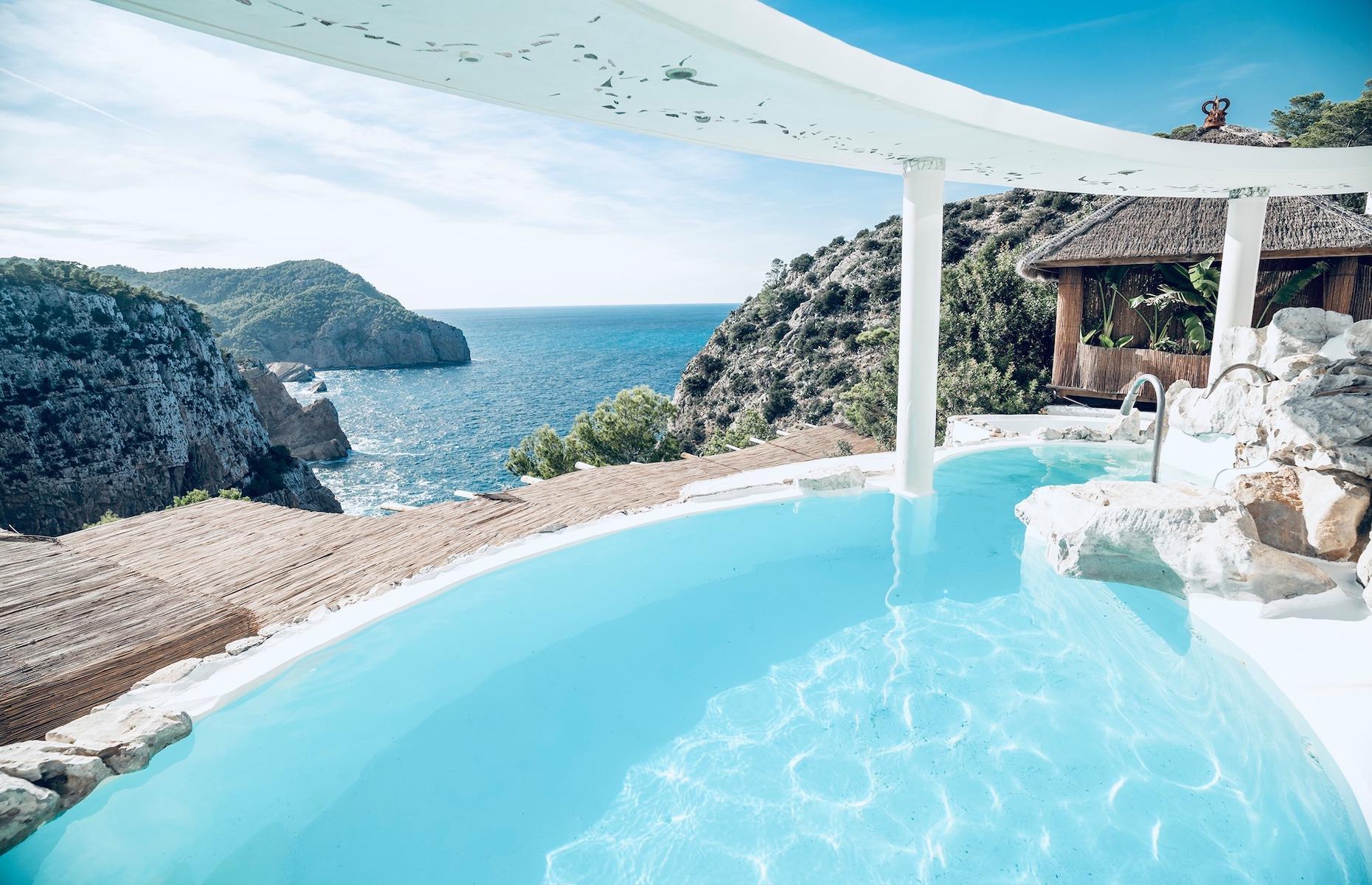 25 astonishing clifftop hotels with jaw-dropping views
