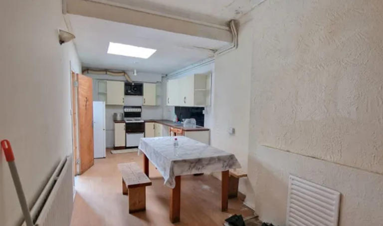 Cheapest houses Northern Ireland: Look inside 5-bed home for £25K in ...