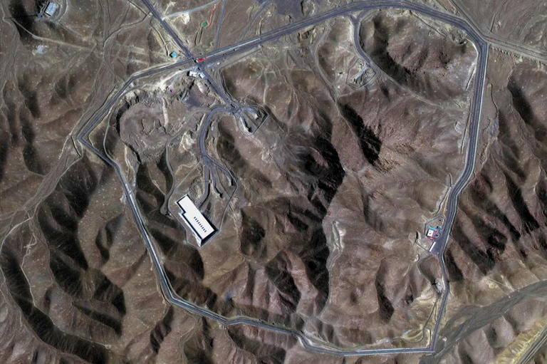 JD Vance offers wild theory about location of Iran's uranium as 900-lb ...