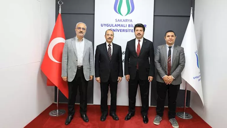 وفد من جامعة بنها يزور جامعة سكاريا بتركيا لبحث التعاون الأكاديمي – صور