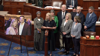 Morrison Leads Moment of Silence for Minnesota’s Fallen Leaders