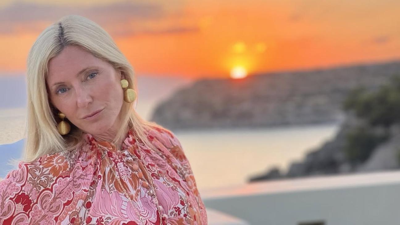 Η Μαρί Σαντάλ και η αδελφή της, Αλεξάνδρα, φωτογραφίζονται με απόλυτα ...