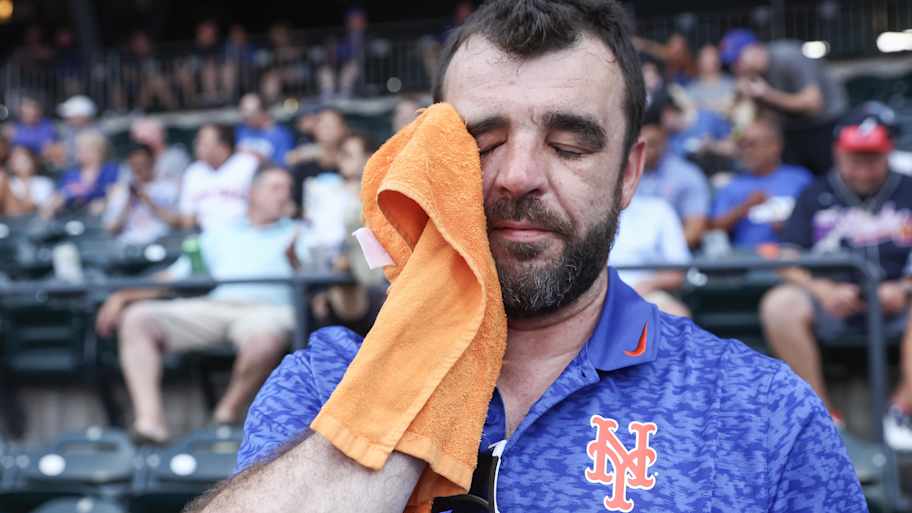 NY Mets unveil new ‘La Familia’ sign, but same old cracks remain