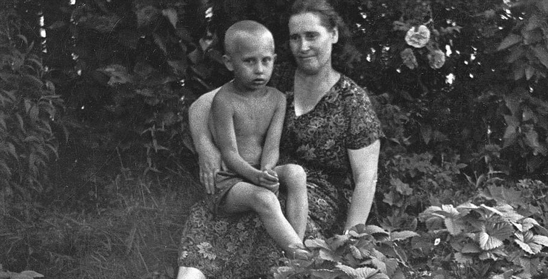 13 Pics of Adorable Children Who Became Evil Adults
