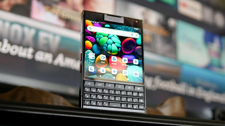 This BlackBerry Passport clone reignites my love of QWERTY keyboard ...