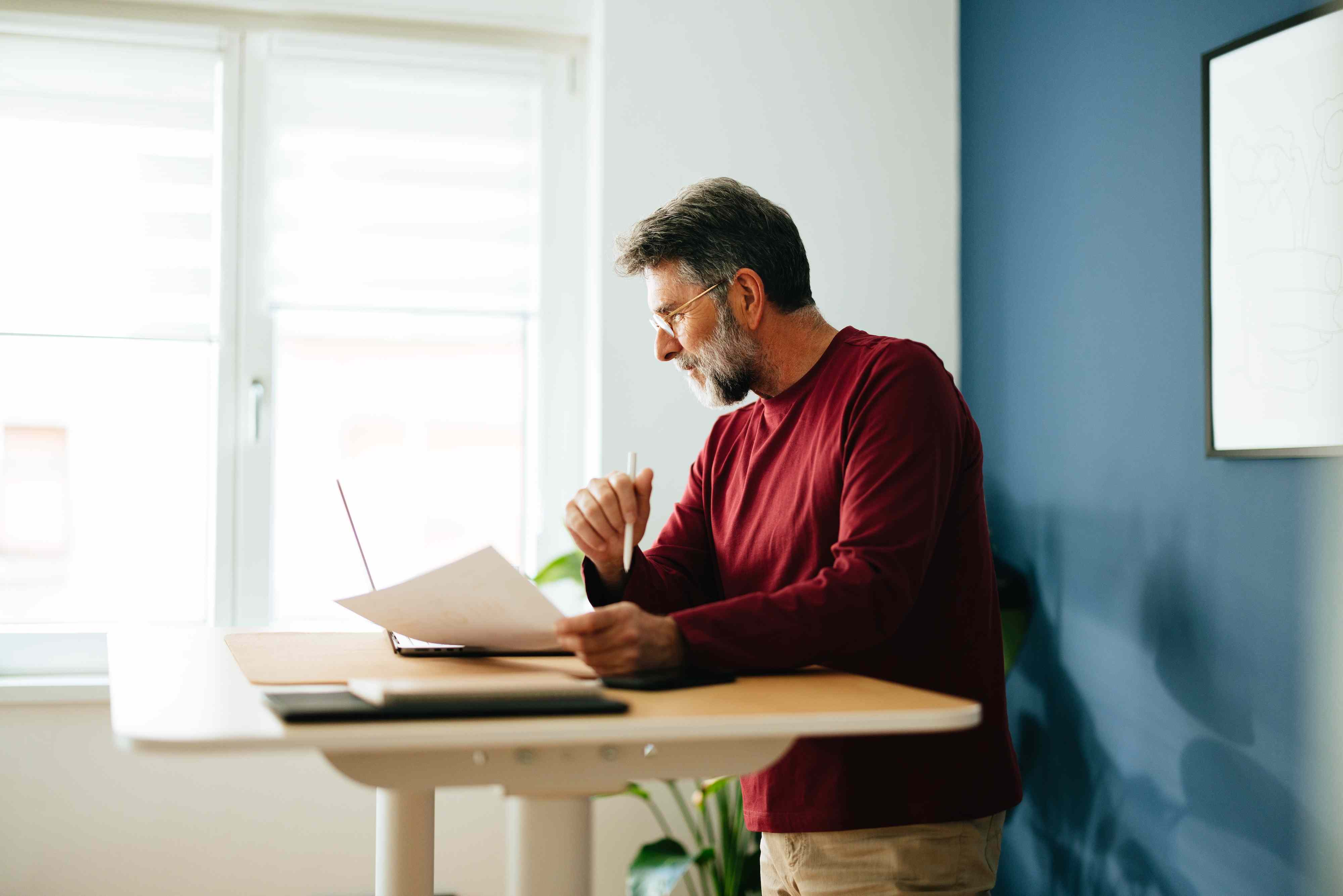 Benefits and Drawbacks of Using a Standing Desk
